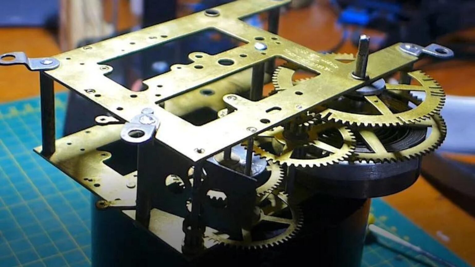 How to Repair a Broken Clock Mechanism: A Step-by-Step Guide