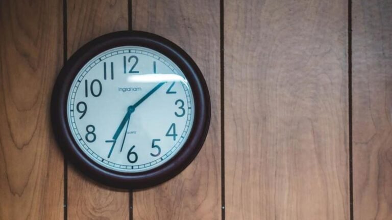 How to Repair a Broken Clock Mechanism: A Step-by-Step Guide
